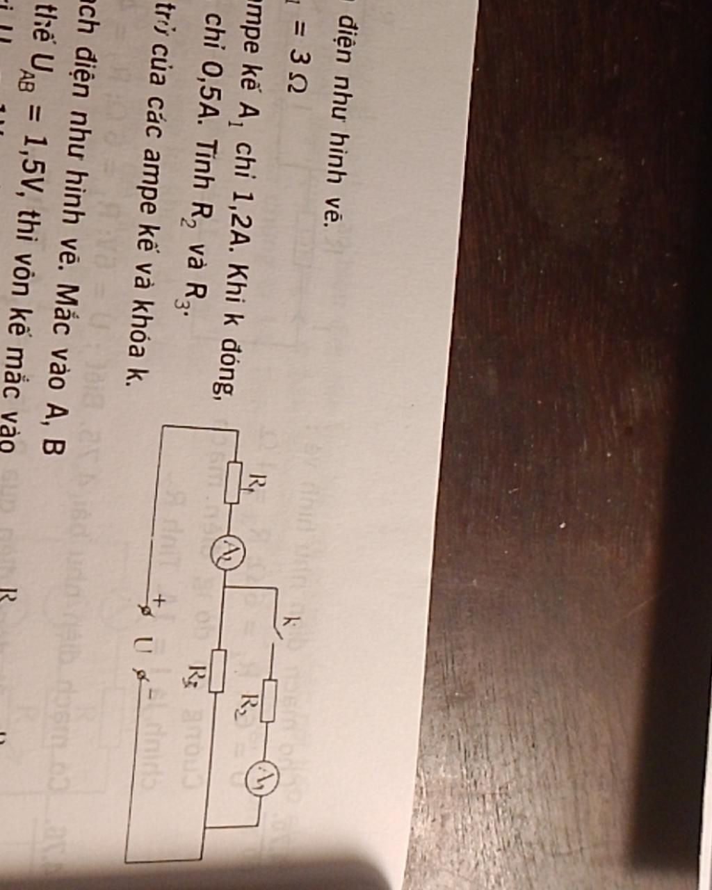 " điện như hình vẽ. 1 = 3 Ω mpe kế A, chi 1,2A. Khi k đóng, chỉ 0,5A ...