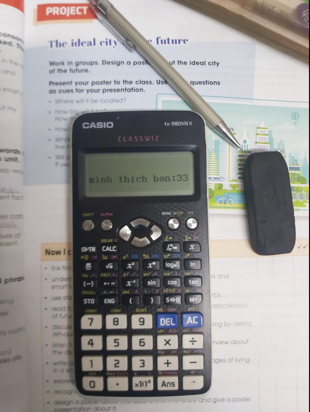 Calli:Mai thi Tiếng Anh rồi,mà giờ đầu óc còn mơ màng về tiếng em ...