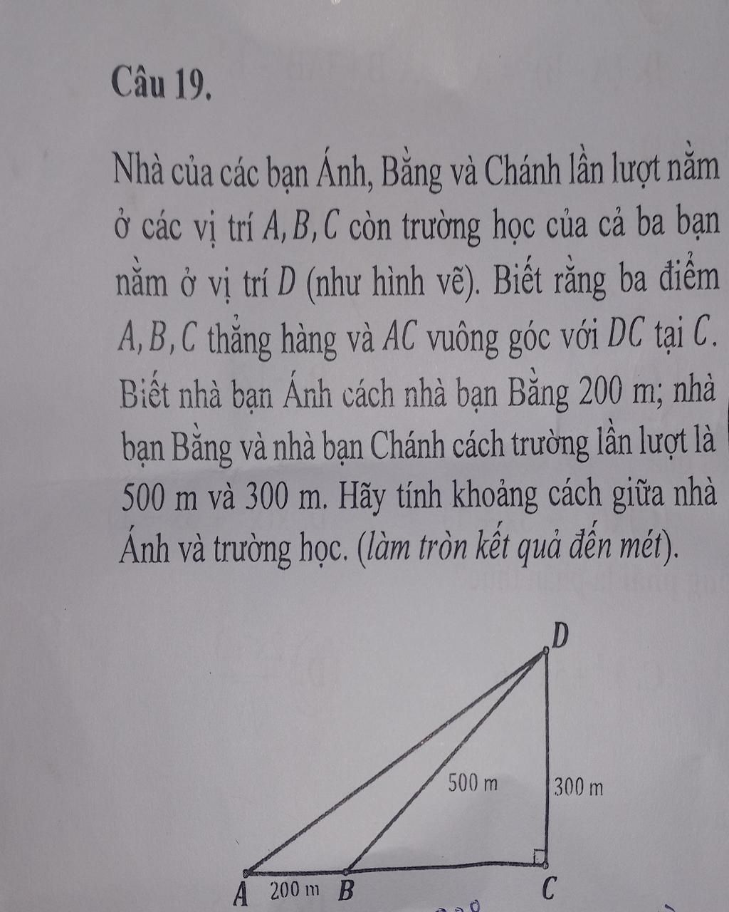 Cứu em ai nhanh 5s + ctlhn ạ huhu xíu chỗ em cúp điện sos Câu 19. Nhà của các bạn Ánh, Bằng và ...