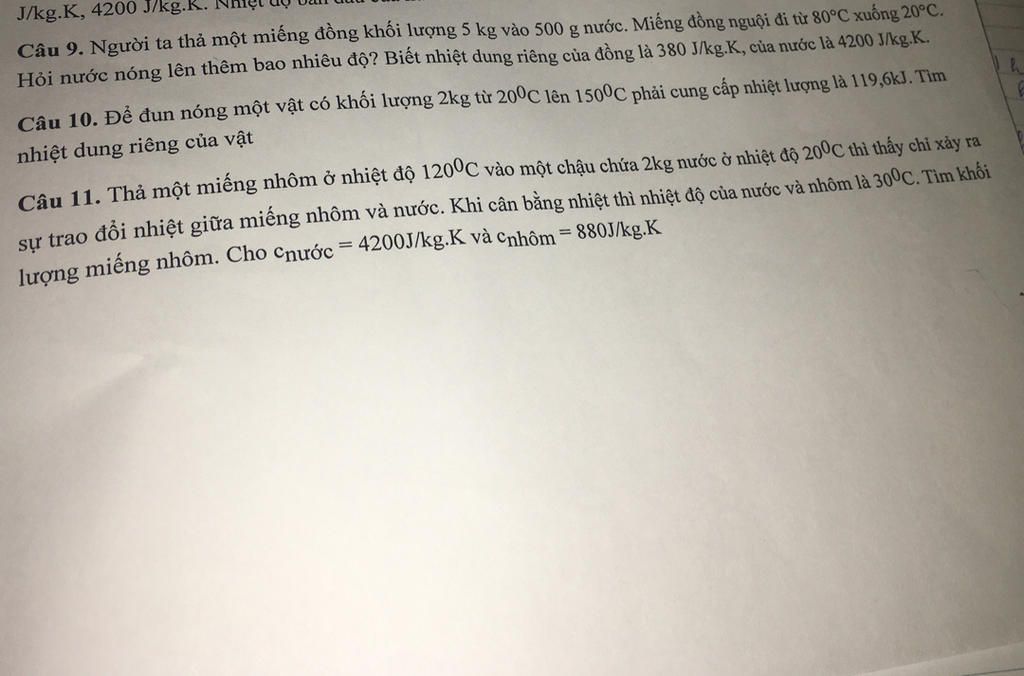 J/kg.K, 4200 J/kg.K. Câu 9. Người ta thả một miếng đồng khối lượng 5 kg ...